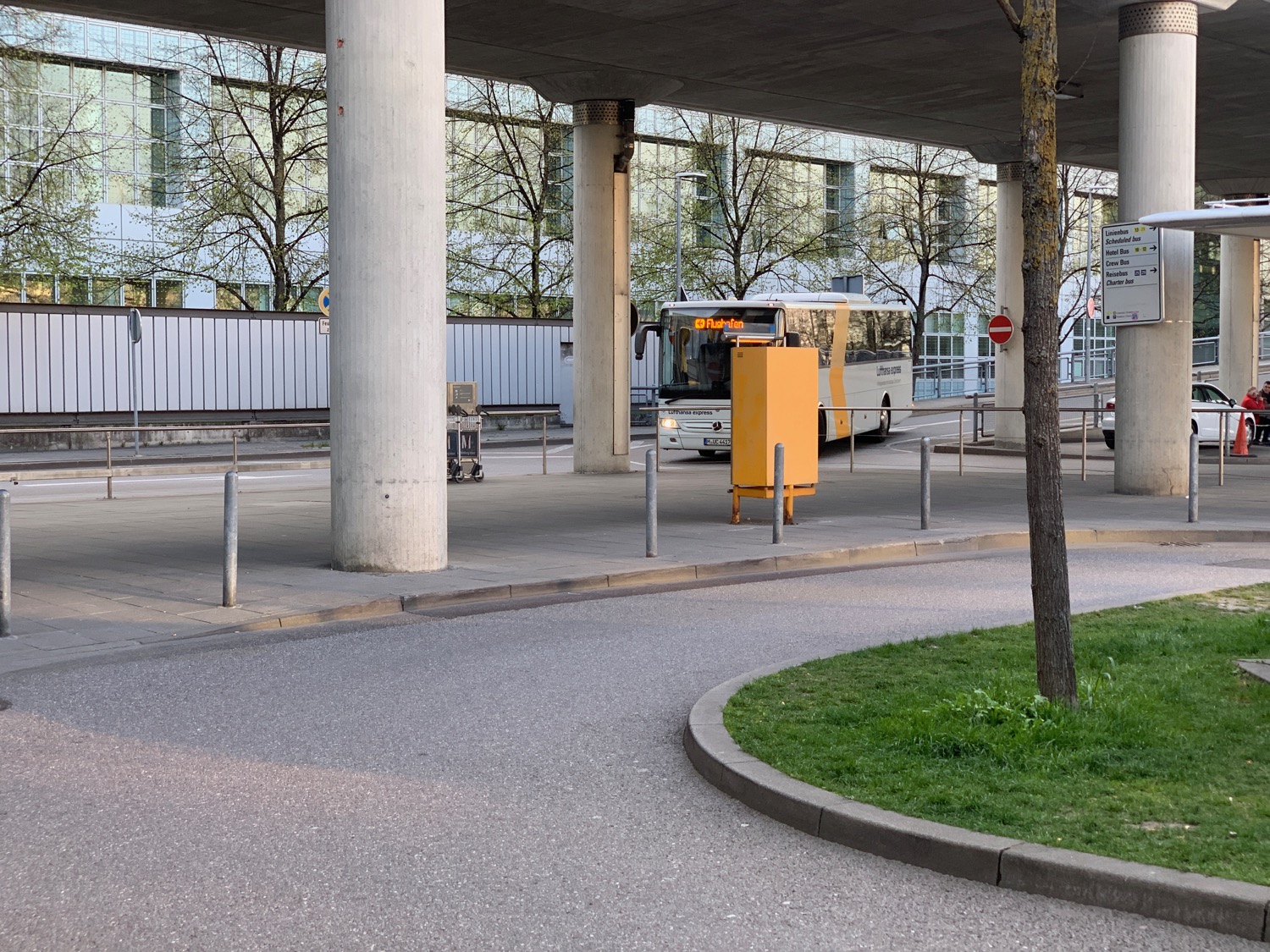 Review: Lufthansa Express Bus - Live and Let's Fly