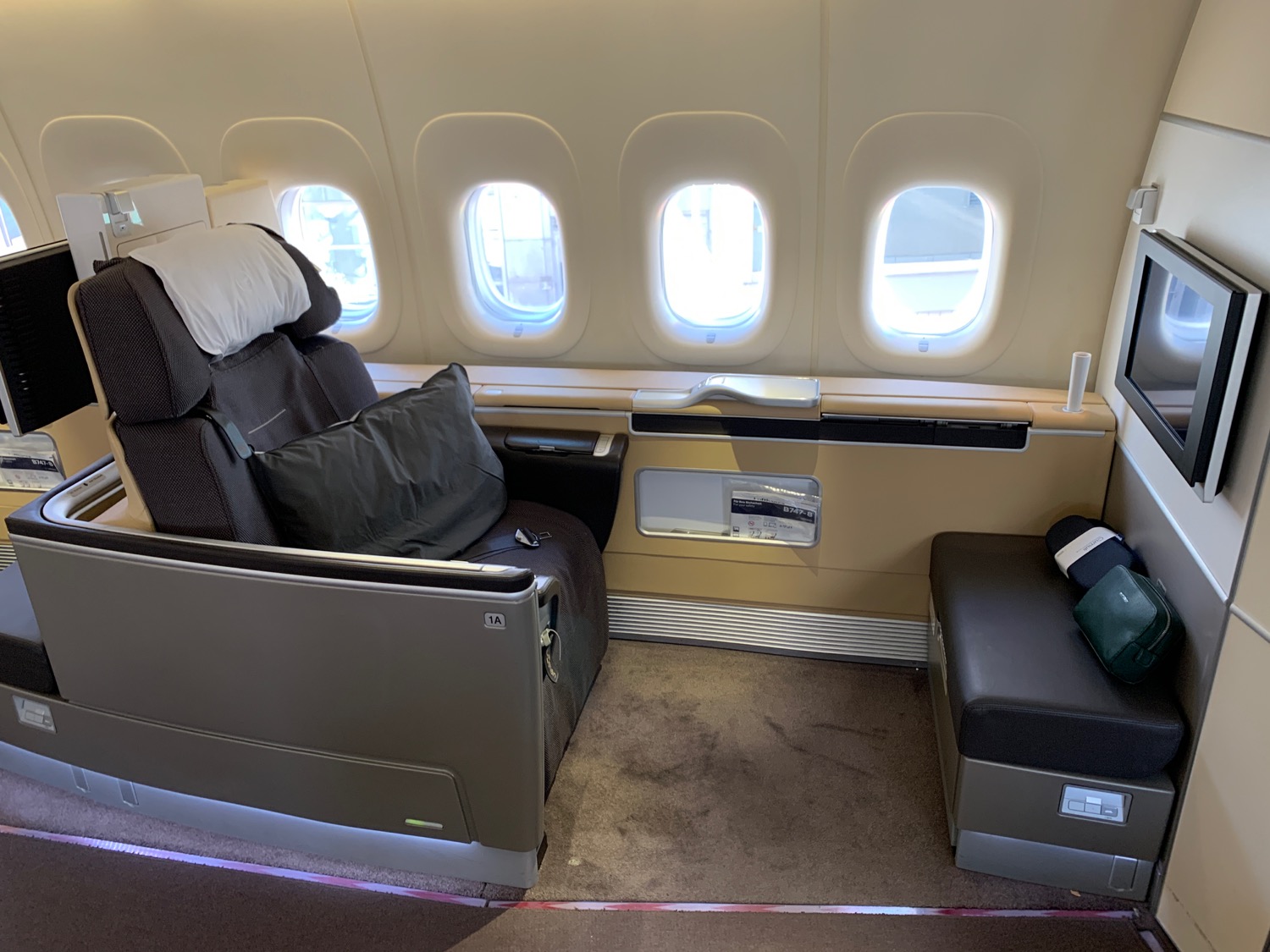 A (Near) Perfect Flight On Lufthansa - Live and Let's Fly