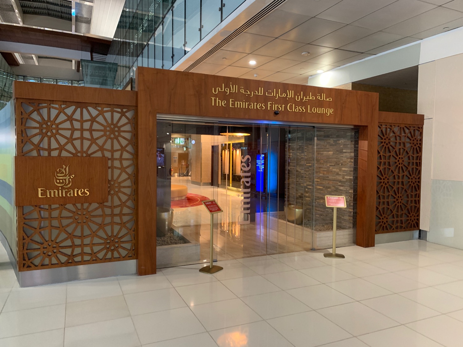 Review: Emirates First Class Lounge Dubai (B Concourse) - Live and Let ...