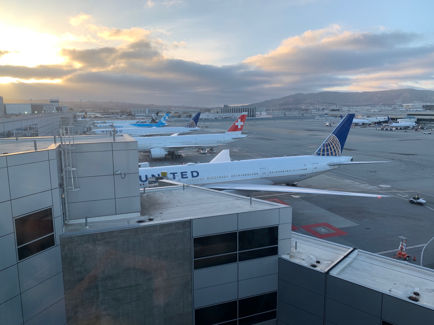 Plane Spotting At SFO With My Son - Live and Let's Fly