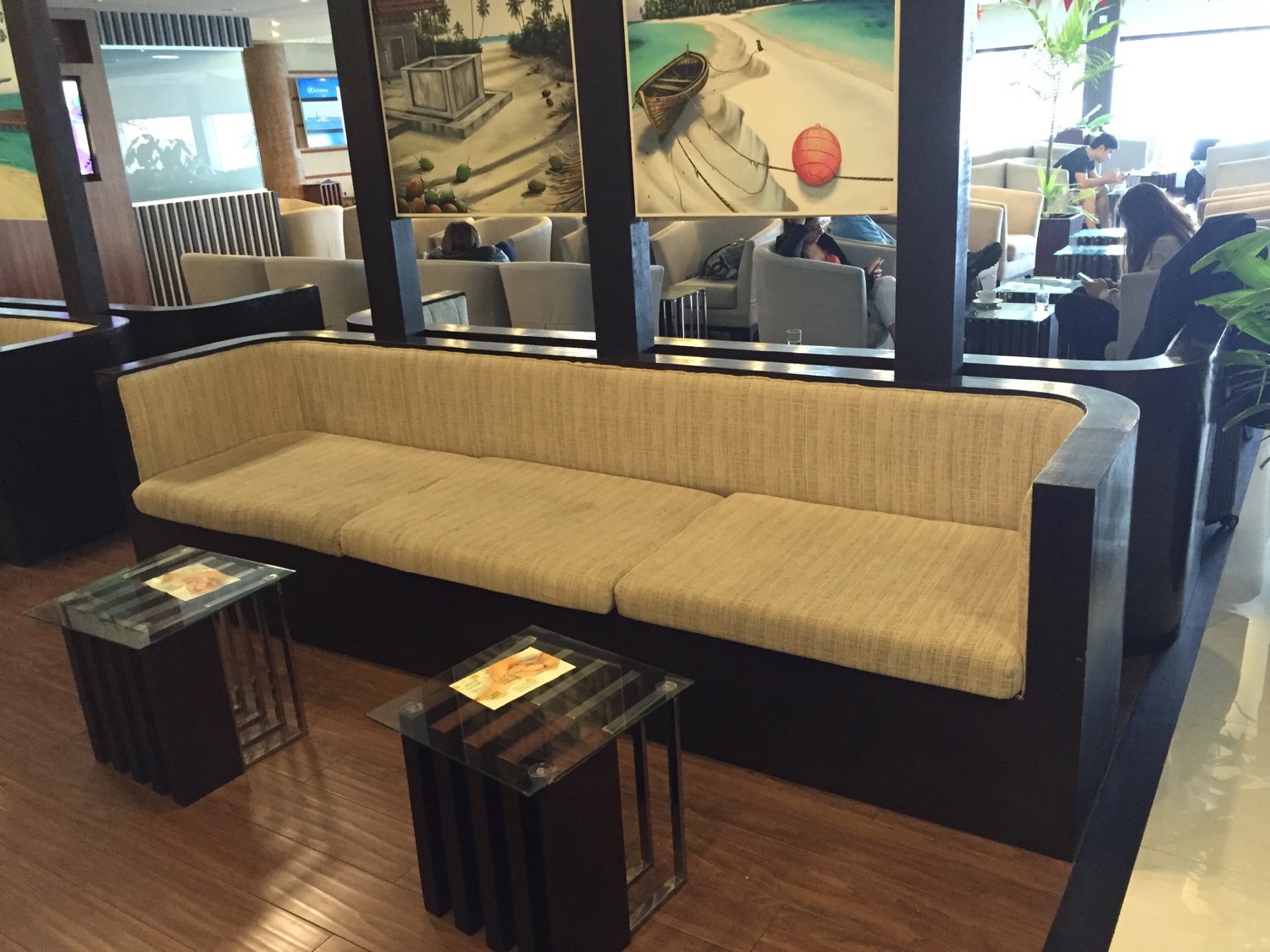 Review: Maldivian Moonimaa Lounge (MLE) - Live and Let's Fly