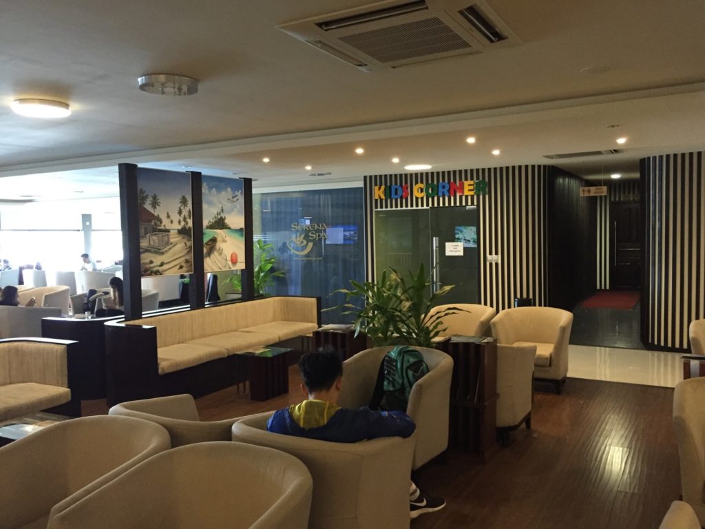 Review: Maldivian Moonimaa Lounge (MLE) - Live and Let's Fly