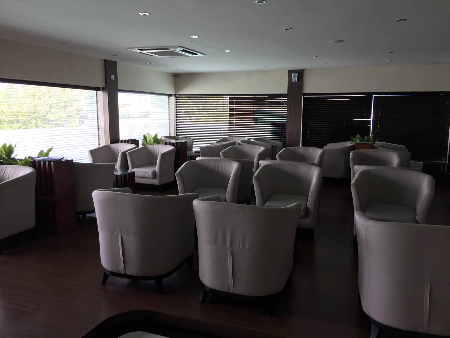 Review: Maldivian Moonimaa Lounge (MLE) - Live and Let's Fly