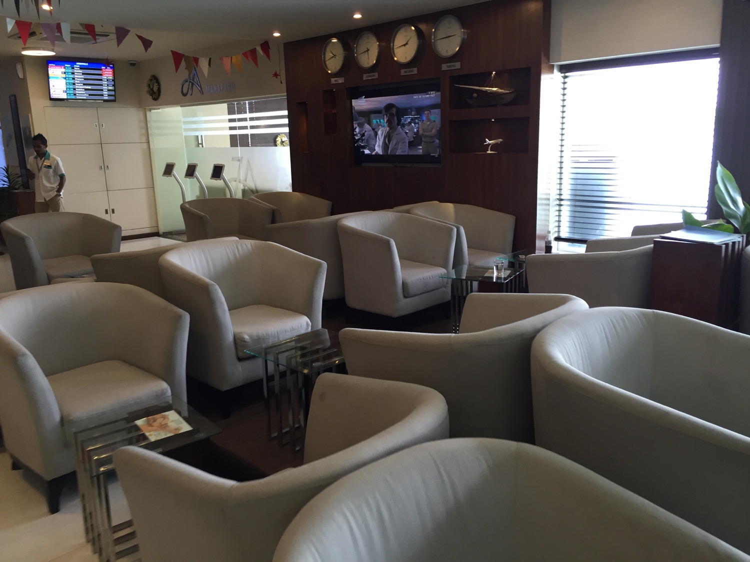 Review: Maldivian Moonimaa Lounge (MLE) - Live and Let's Fly