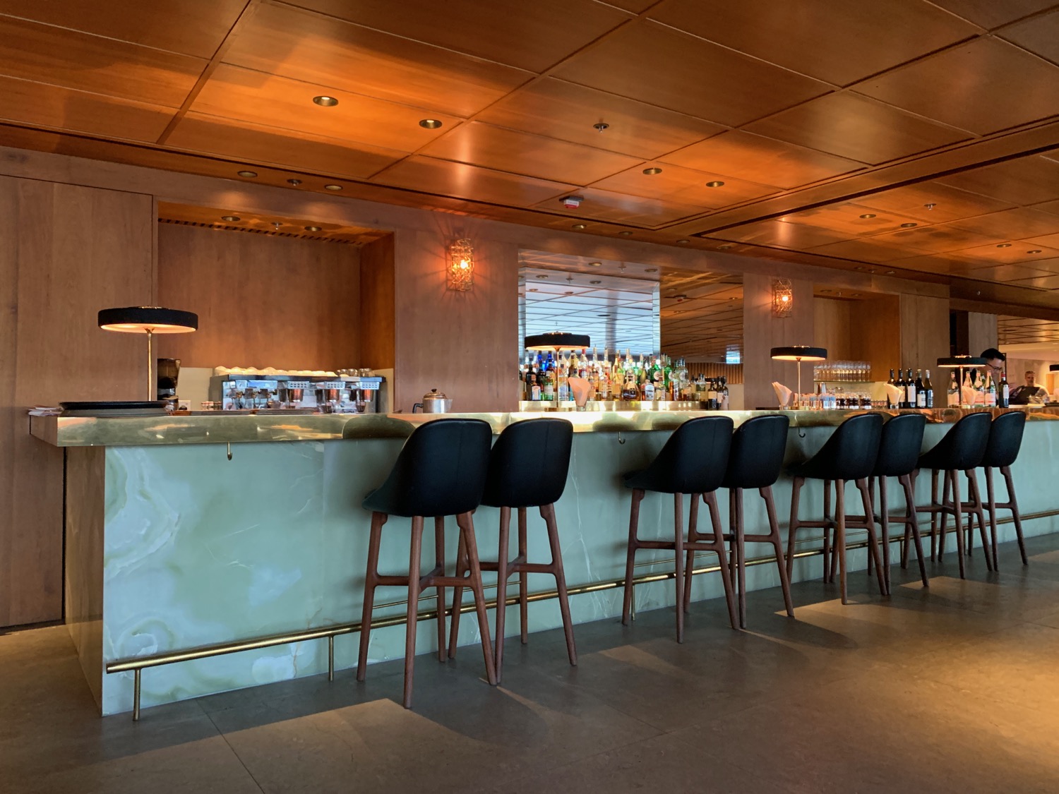 I've Fallen In Love With A New First Class Lounge! - Live and Let's Fly