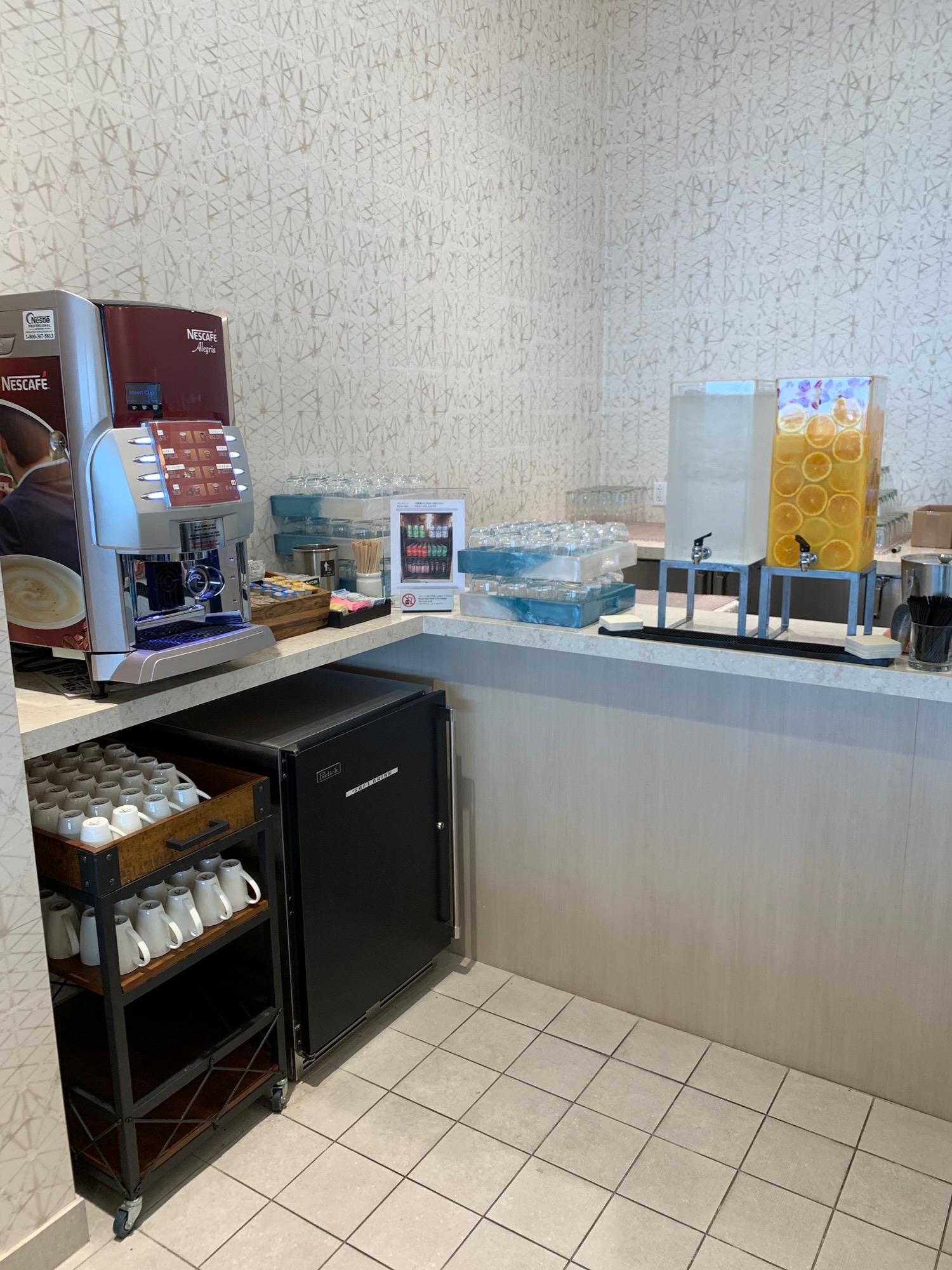 Review: ANA Lounge Honolulu (HNL) - Live and Let's Fly