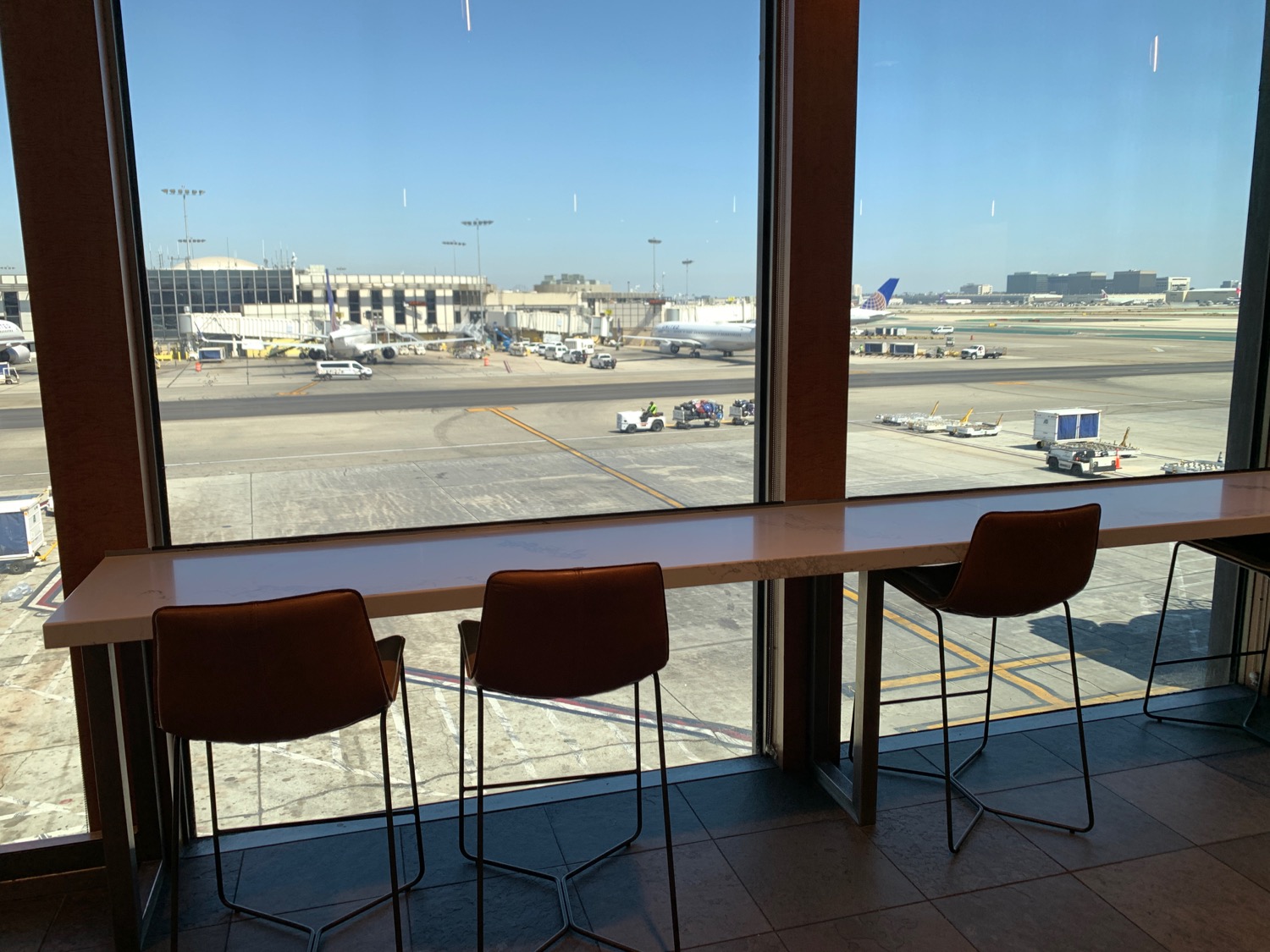 Alaska Airlines Simultaneously Delights And Disappoints - Live and Let ...