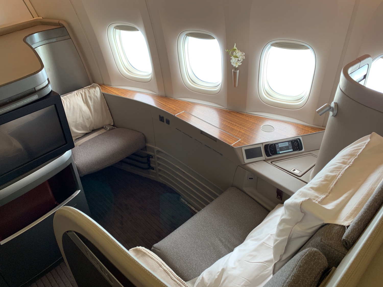 Review: Cathay Pacific 777-300ER First Class Beijing To Hong Kong ...