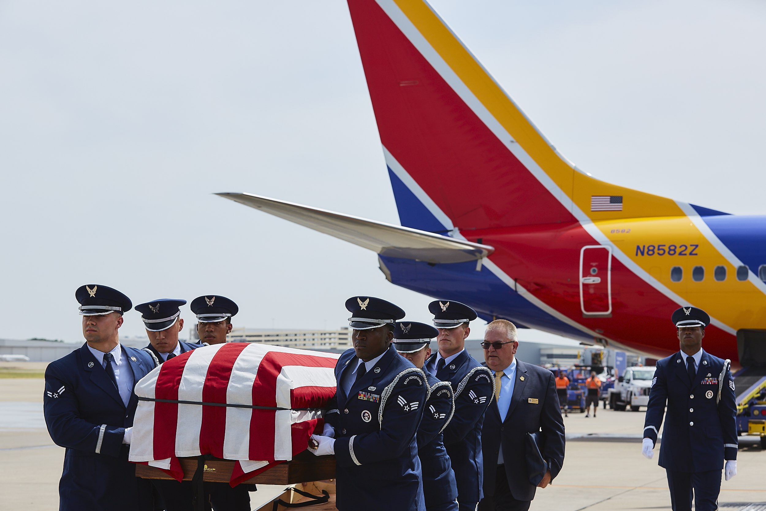Southwest Pilot Reunited With His Father...52 Years Later - Live and ...