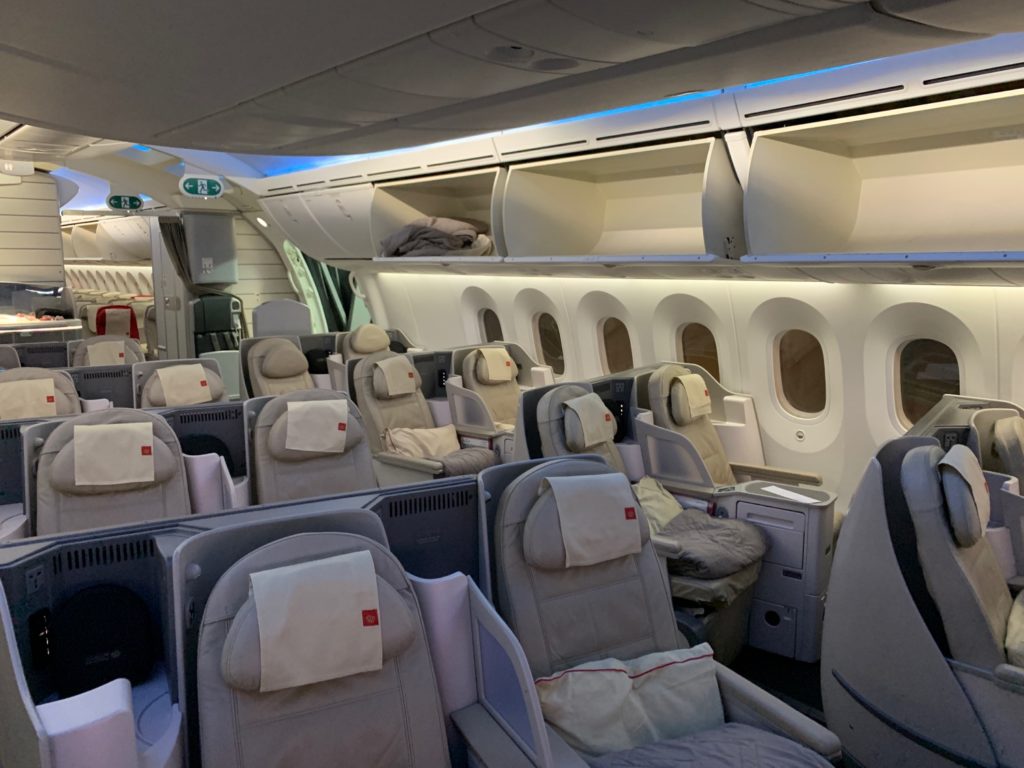 Review: Royal Jordanian 787 Business Class - Live and Let's Fly