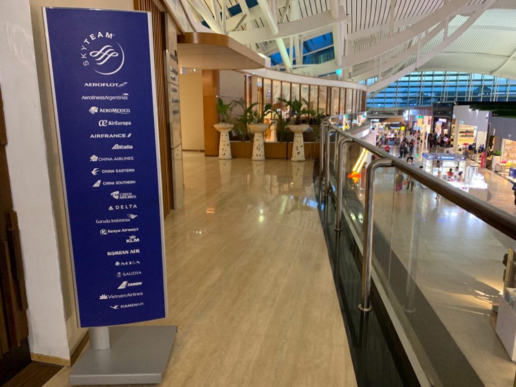 Review: Garuda Indonesia Business Class Lounge Bali (DPS) - Live and ...