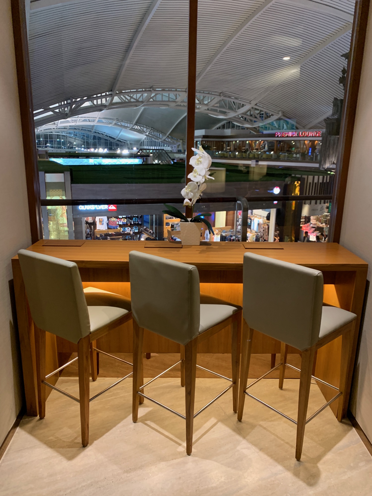 Review: Garuda Indonesia Business Class Lounge Bali (DPS) - Live and ...