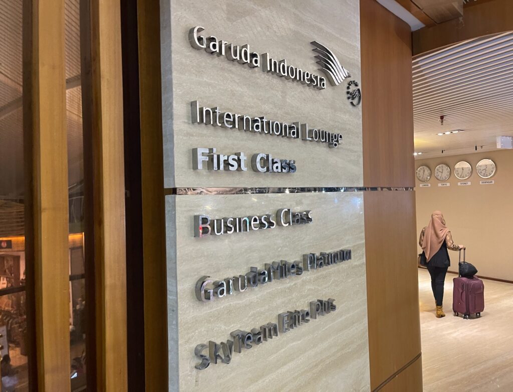 Review: Garuda Indonesia Business Class Lounge Bali (DPS) - Live and ...