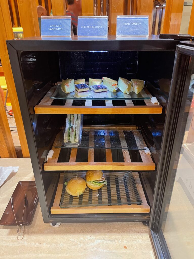 Review: Garuda Indonesia Business Class Lounge Bali (DPS) - Live and ...