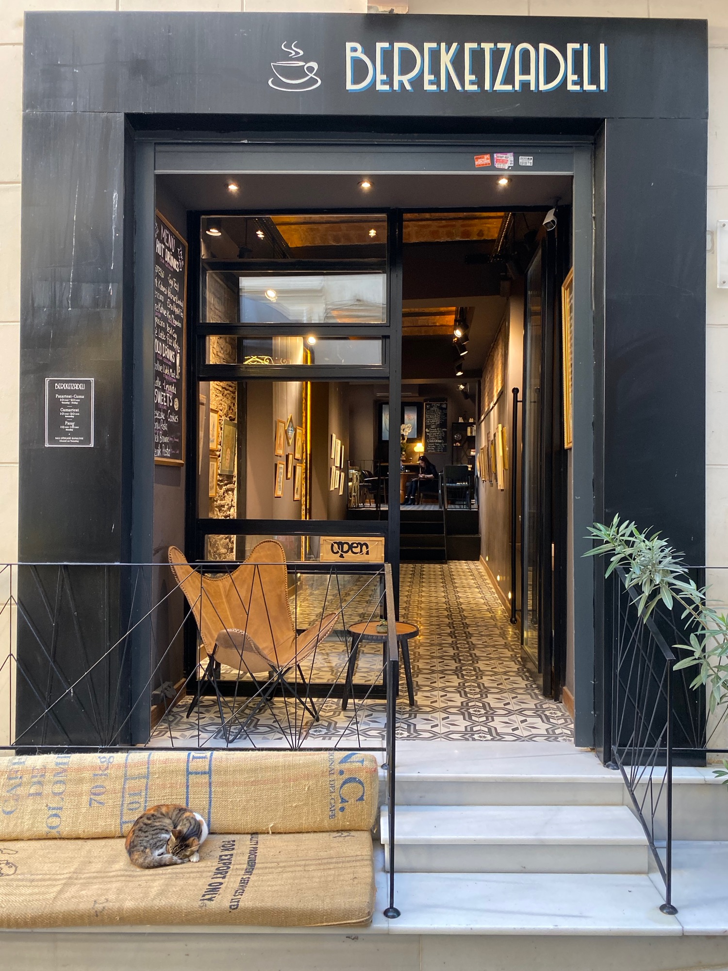 Great Coffee In Istanbul - Live and Let's Fly