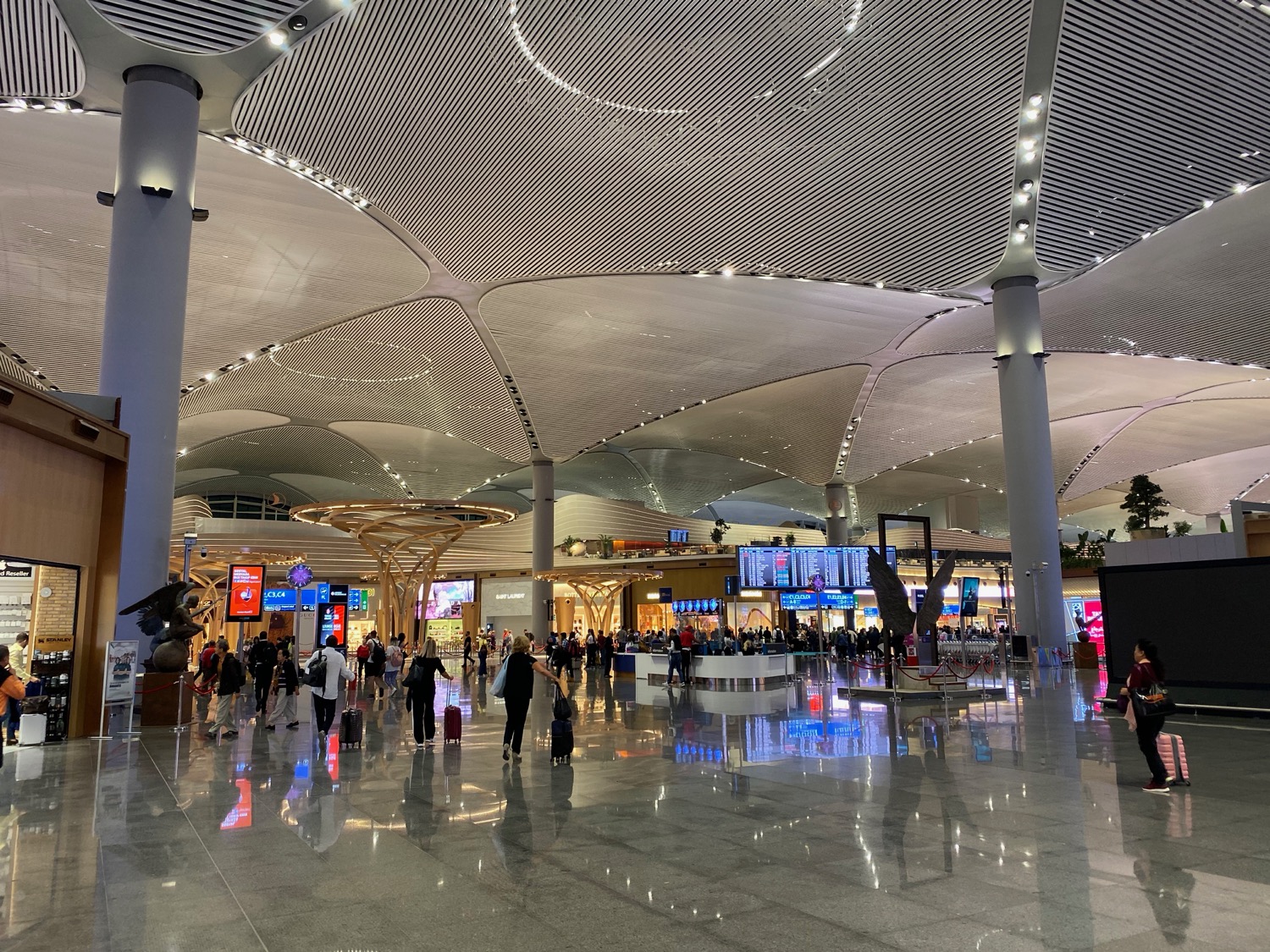 Review: IGA Lounge Istanbul - Live and Let's Fly