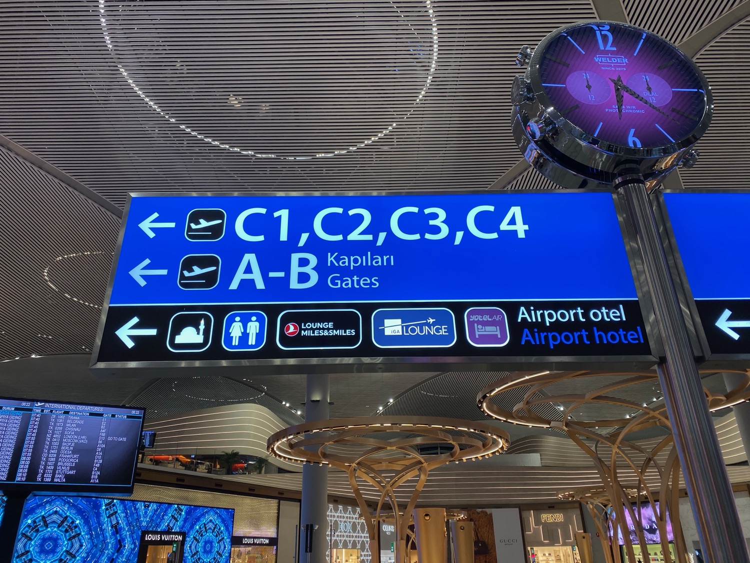 Review: IGA Lounge Istanbul - Live and Let's Fly