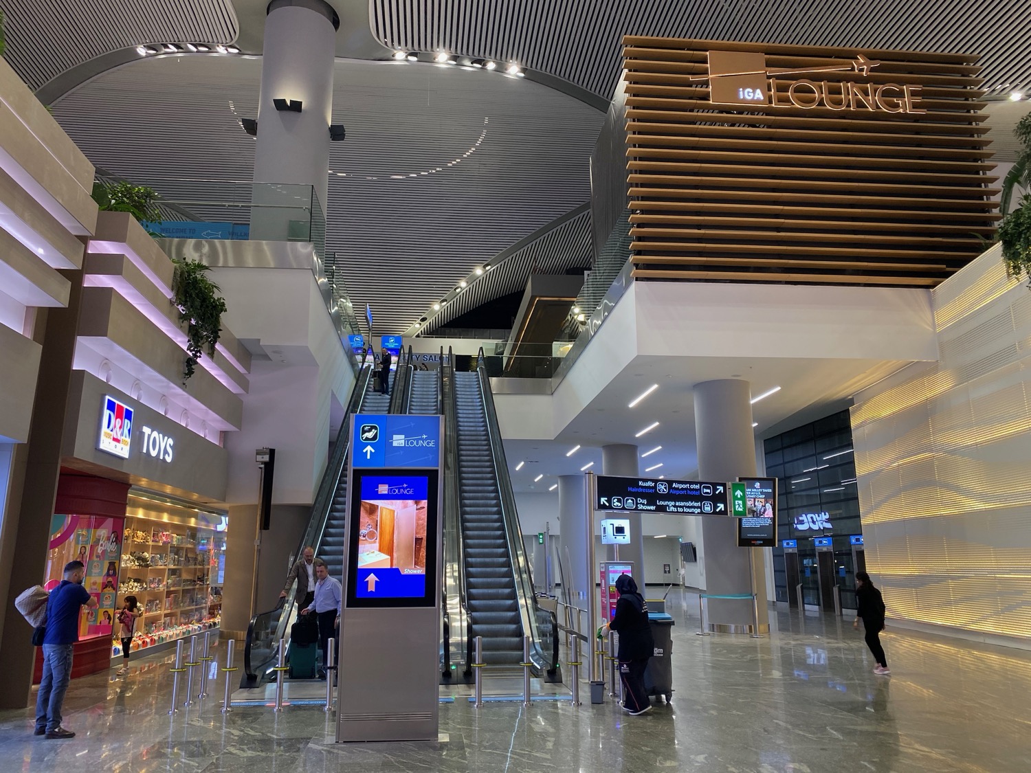 Review: IGA Lounge Istanbul - Live and Let's Fly