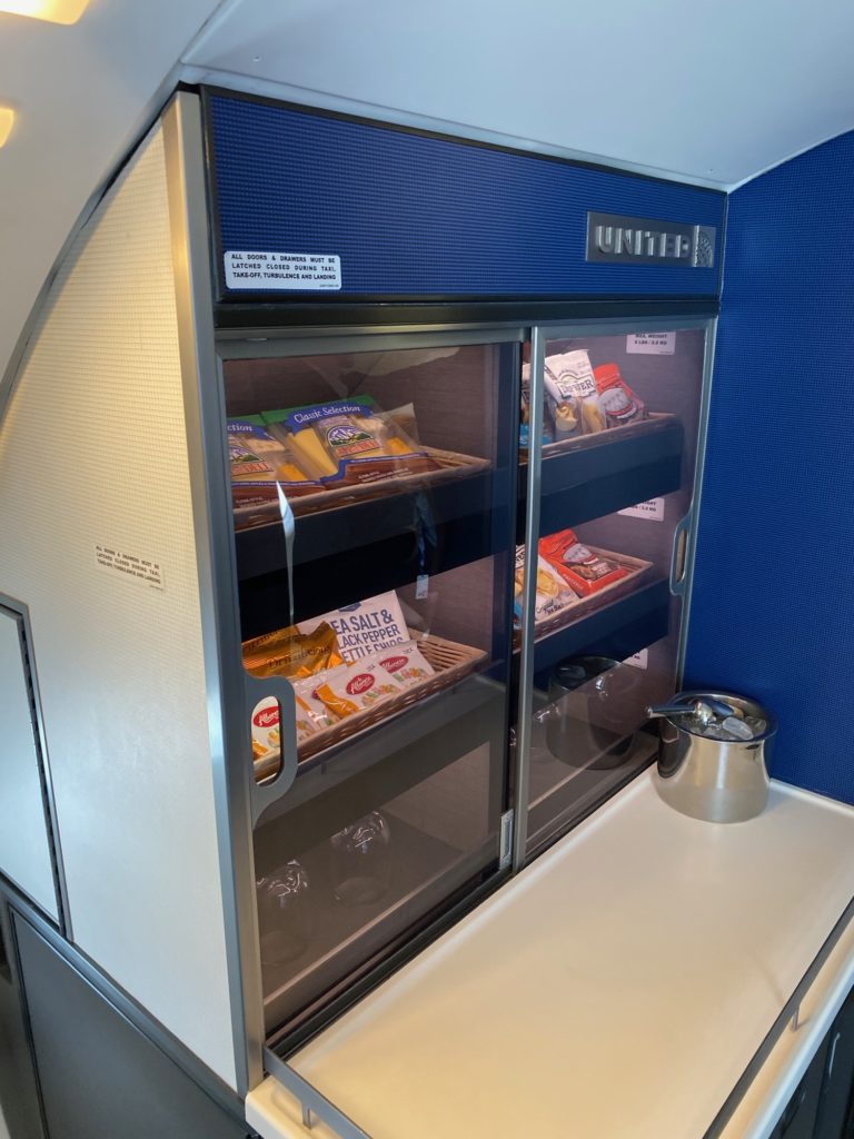 Review: United Airlines CRJ-550 First Class - Live and Let's Fly