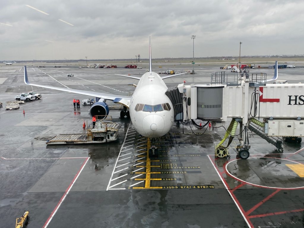 Review: Delta 767-300 Business Class Los Angeles To New York - Live and ...