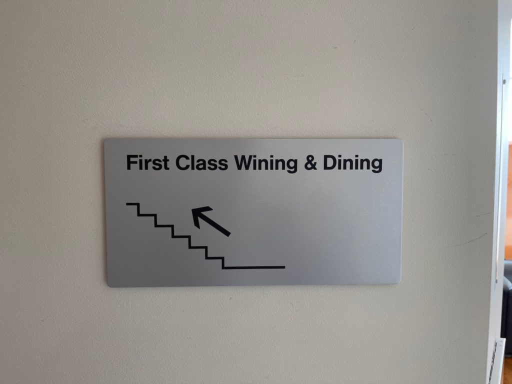 Review: Lufthansa First Class Lounge New York (JFK) - Live and Let's Fly
