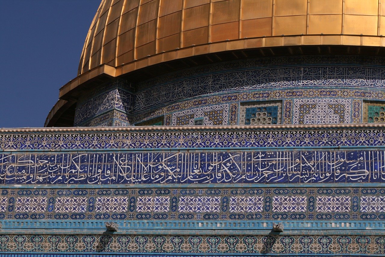 Who Can Enter The Dome Of The Rock? - Live and Let's Fly