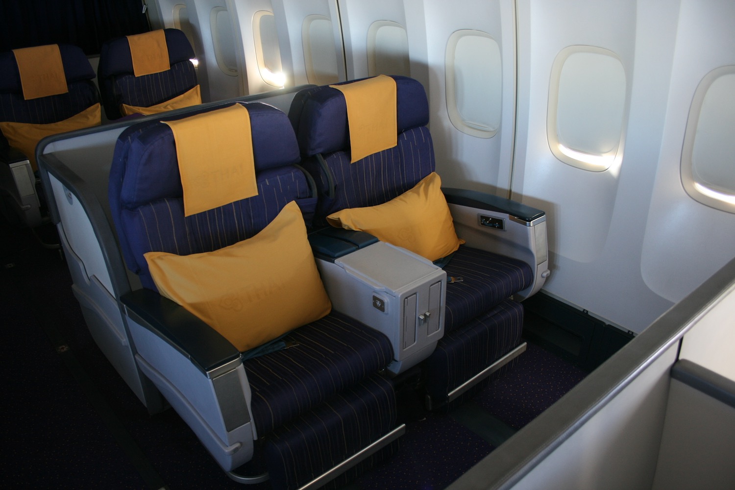 Vintage Review: Thai Airways 747-400 First Class Bangkok To Beijing ...