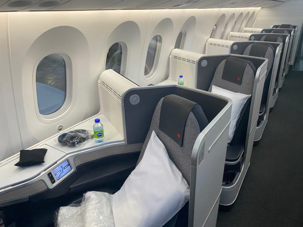 First Impressions: Air Canada 787 Business Class - Live and Let's Fly