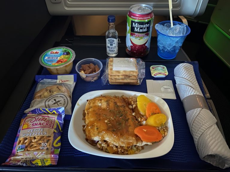 United Airlines Plans Improved Onboard Meal Offerings - Live and Let's Fly