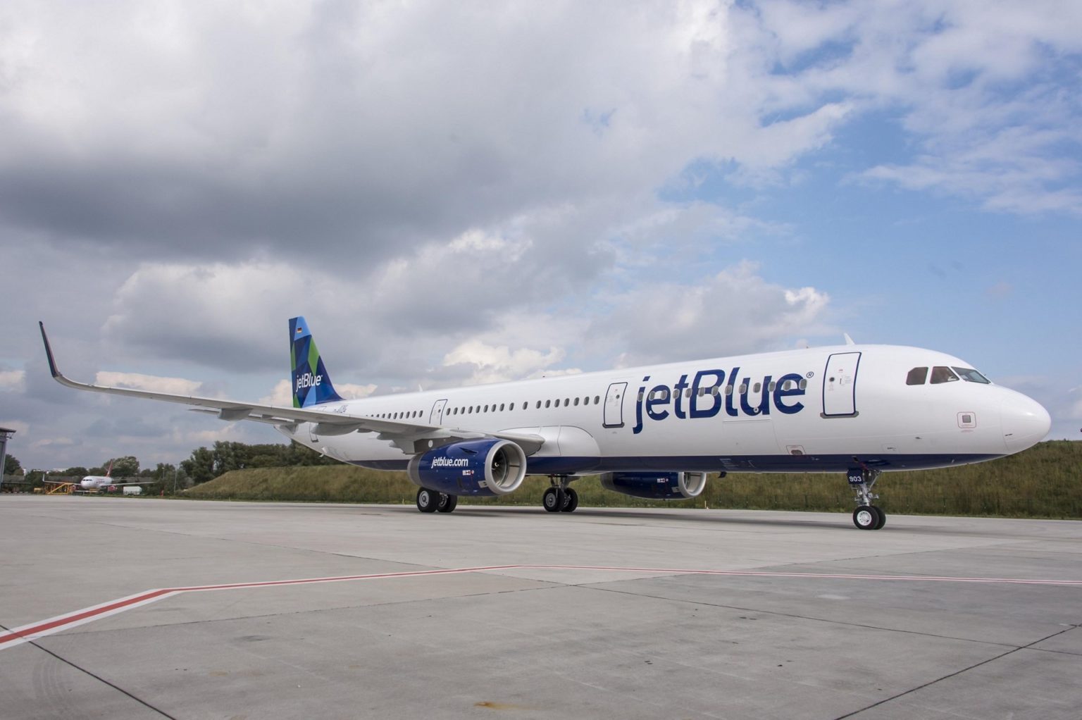 JetBlue Pilot Wins Landmark Compensation Case Against His Airline ...