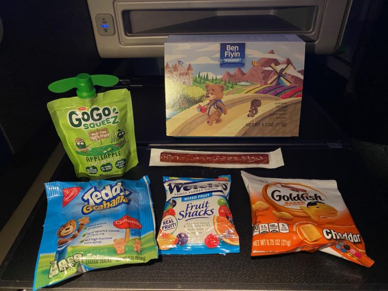 Kid's Snackbox On United Airlines - Live and Let's Fly