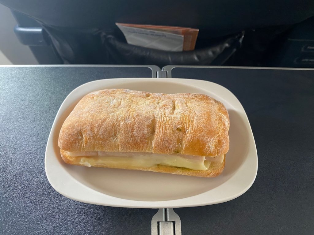 United Airlines Restores Hot Meals: What To Expect Onboard - Live and ...