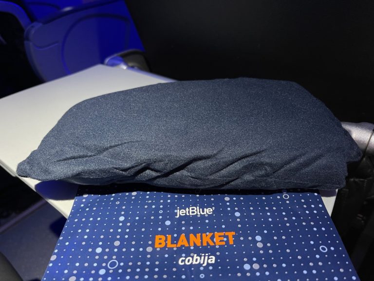 Update: United Airlines Restores Blankets On Domestic Flights - Live ...