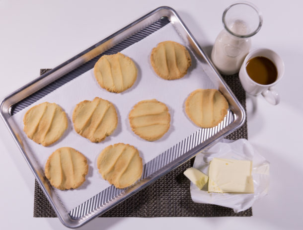 Yum: United Airlines Adds Crockett Cookies In Airport Lounges - Live ...