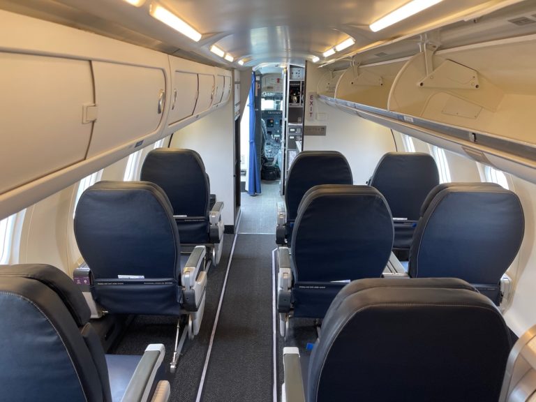 Review: United Airlines CRJ-550 First Class - Live and Let's Fly