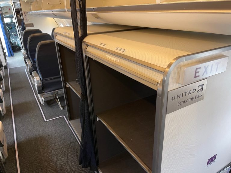 Review: United Airlines CRJ-550 First Class - Live and Let's Fly