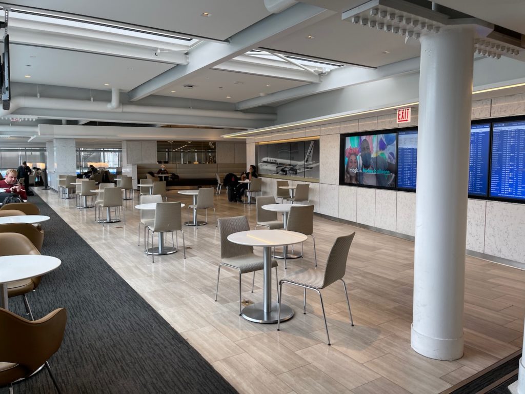 Review: United Club Chicago O’Hare (ORD - B6) - Live and Let's Fly