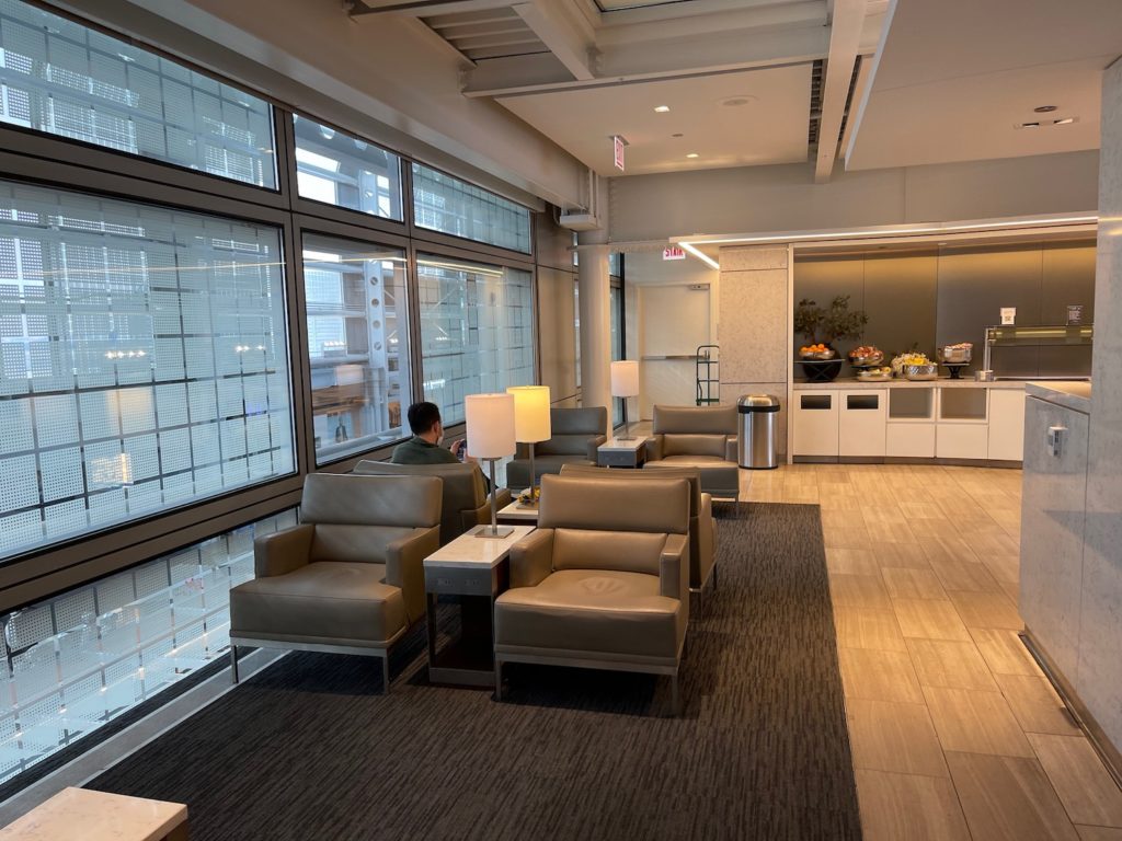 Review: United Club Chicago O’Hare (ORD - B6) - Live and Let's Fly