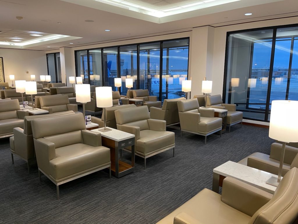 Review: United Club Washington Dulles (IAD - C7) - Live and Let's Fly