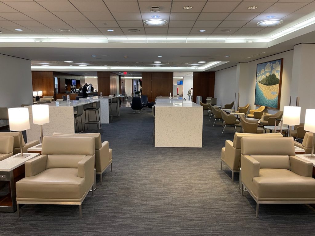 Review: United Club Washington Dulles (IAD - C7) - Live and Let's Fly