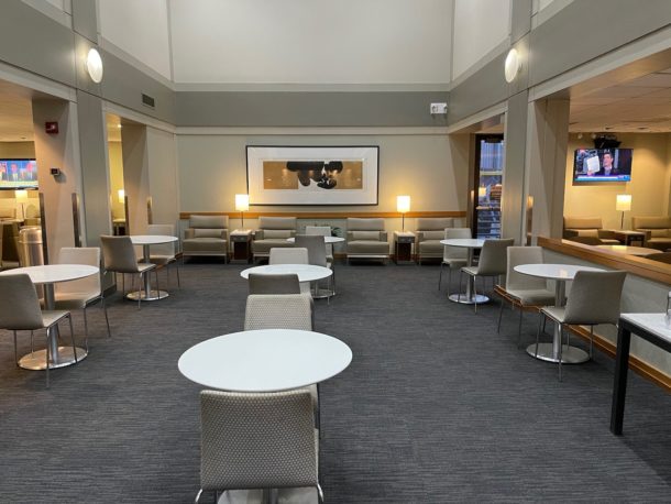 Review: United Club Washington Dulles (IAD – D8) - Live and Let's Fly