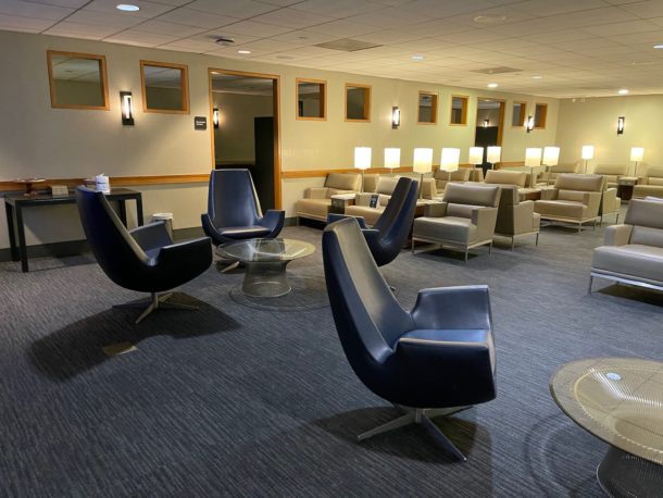 Review: United Club Washington Dulles (IAD – D8) - Live and Let's Fly