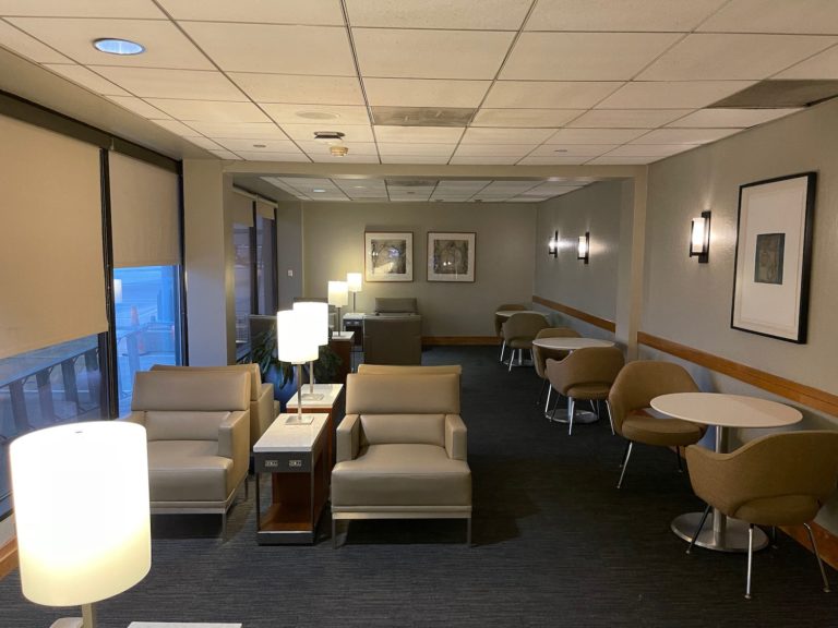 Review: United Club Washington Dulles (IAD – D8) - Live and Let's Fly