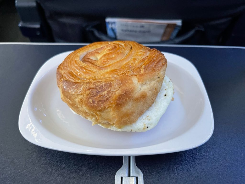 United Airlines Restores Hot Meals: What To Expect Onboard - Live and ...