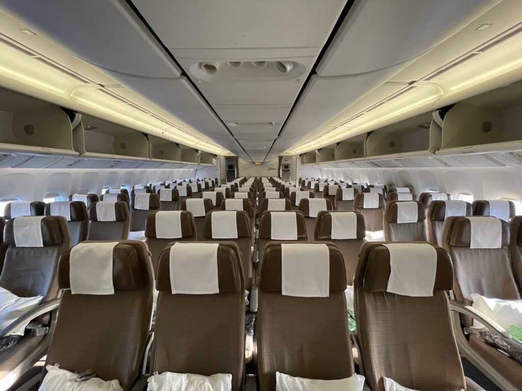 Review: SWISS 777-300ER Economy Class - Live and Let's Fly