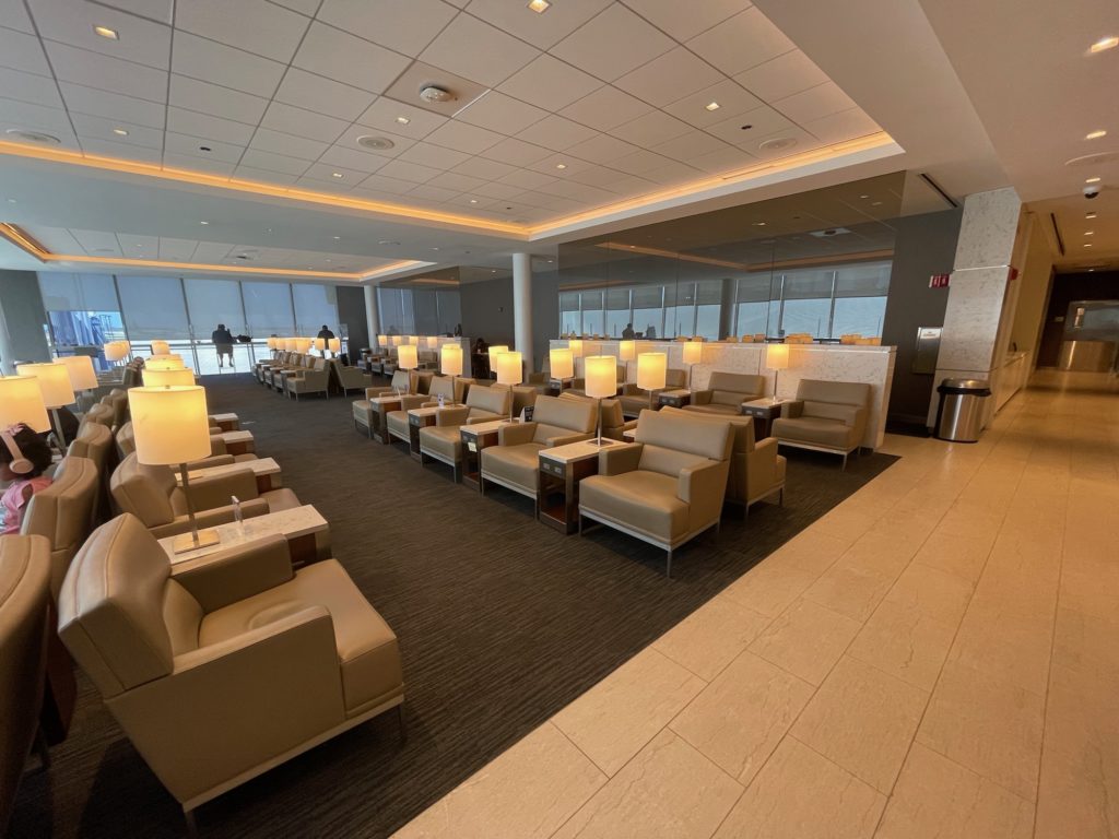 Review: United Club Chicago O’Hare (ORD – C16) - Live and Let's Fly