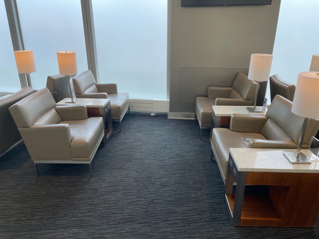 Review: United Club Chicago O’Hare (ORD – B18) - Live and Let's Fly