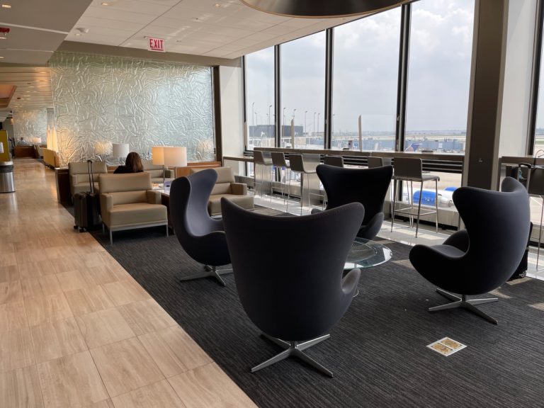 Review: United Club Chicago O’Hare (ORD - F9) - Live and Let's Fly