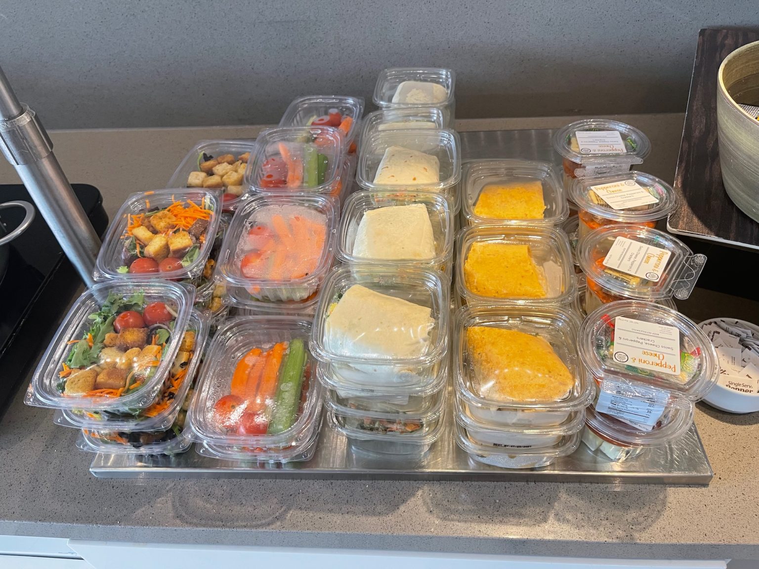 Review: United Club Chicago O’Hare (ORD - F9) - Live and Let's Fly