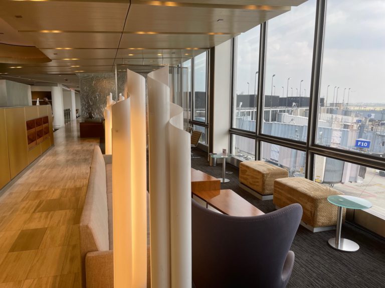 Review: United Club Chicago O’Hare (ORD - F9) - Live and Let's Fly